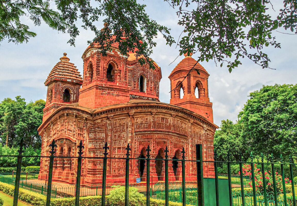 Ancient Heritage of Terracotta Temples in West Bengal - SetMyTrip